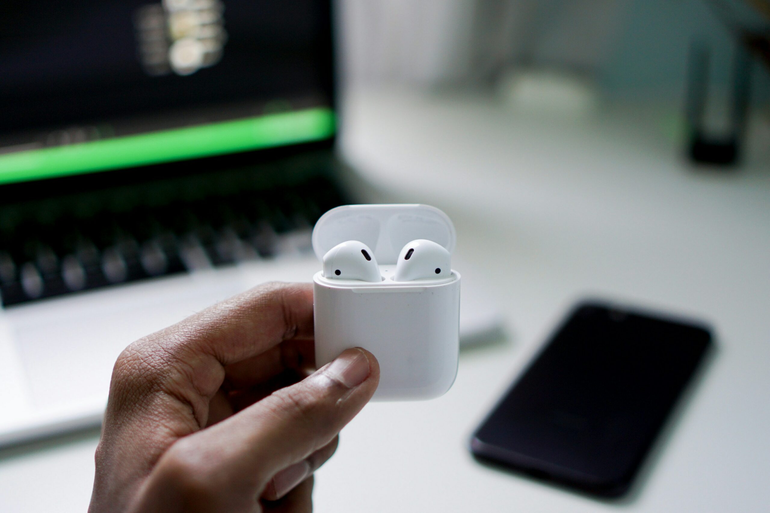 How to Check AirPods Battery: Step-by-Step Guide