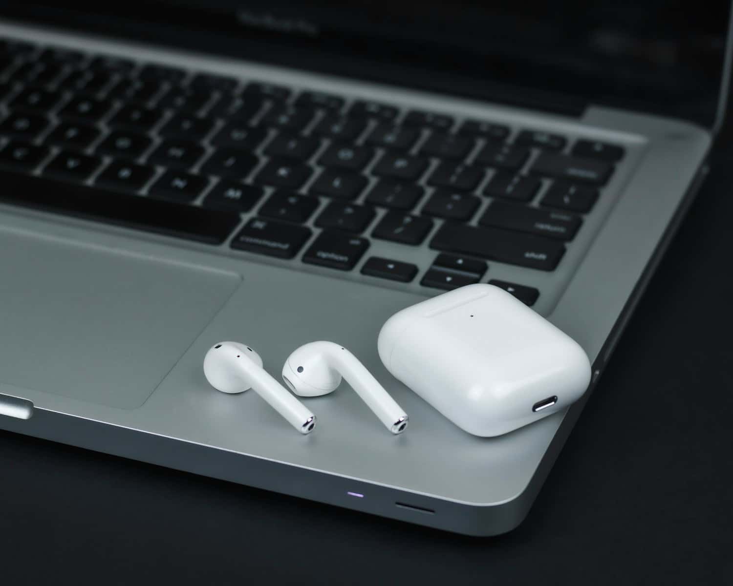 How to Connect Airpods to Mac